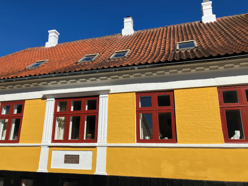 Byvandring i Algade og besøg i Clasens Have